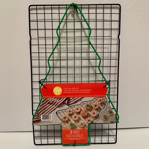 Wilton | Kitchen | Wilton Christmas Cooling Grids Set Of 2 Cooling ...